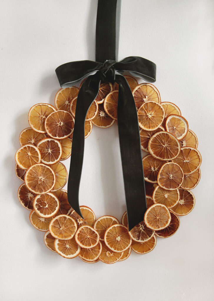How to make a diy dried orange wreath | Craft Thoughts