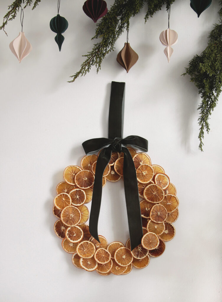 How to make a diy dried orange wreath | Craft Thoughts