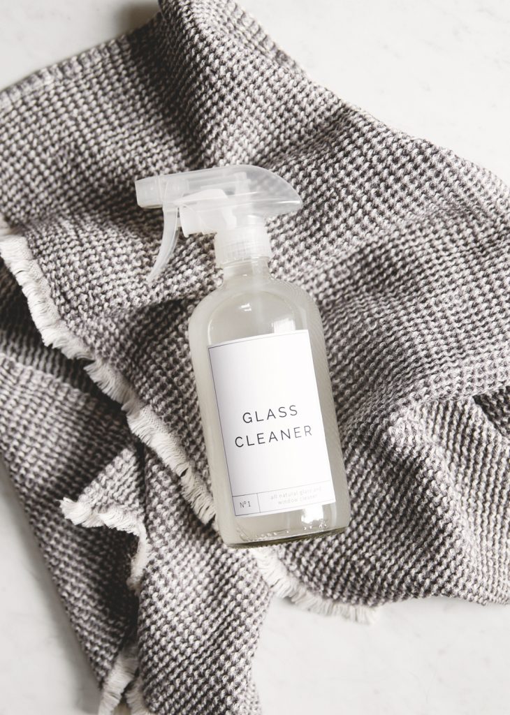 How to Make Homemade Glass and Window Cleaner