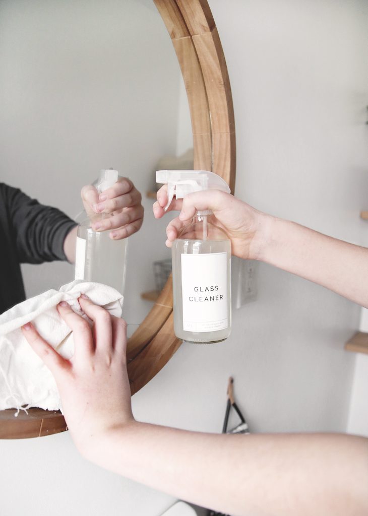 How to Make Homemade Glass and Window Cleaner